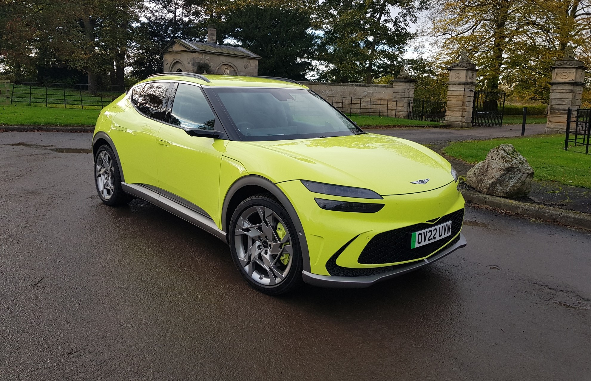 Genesis GV60 - mellow yellow